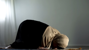 Tata Cara Sujud Sahwi yang Benar Beserta Bacaanya, Lengkap!