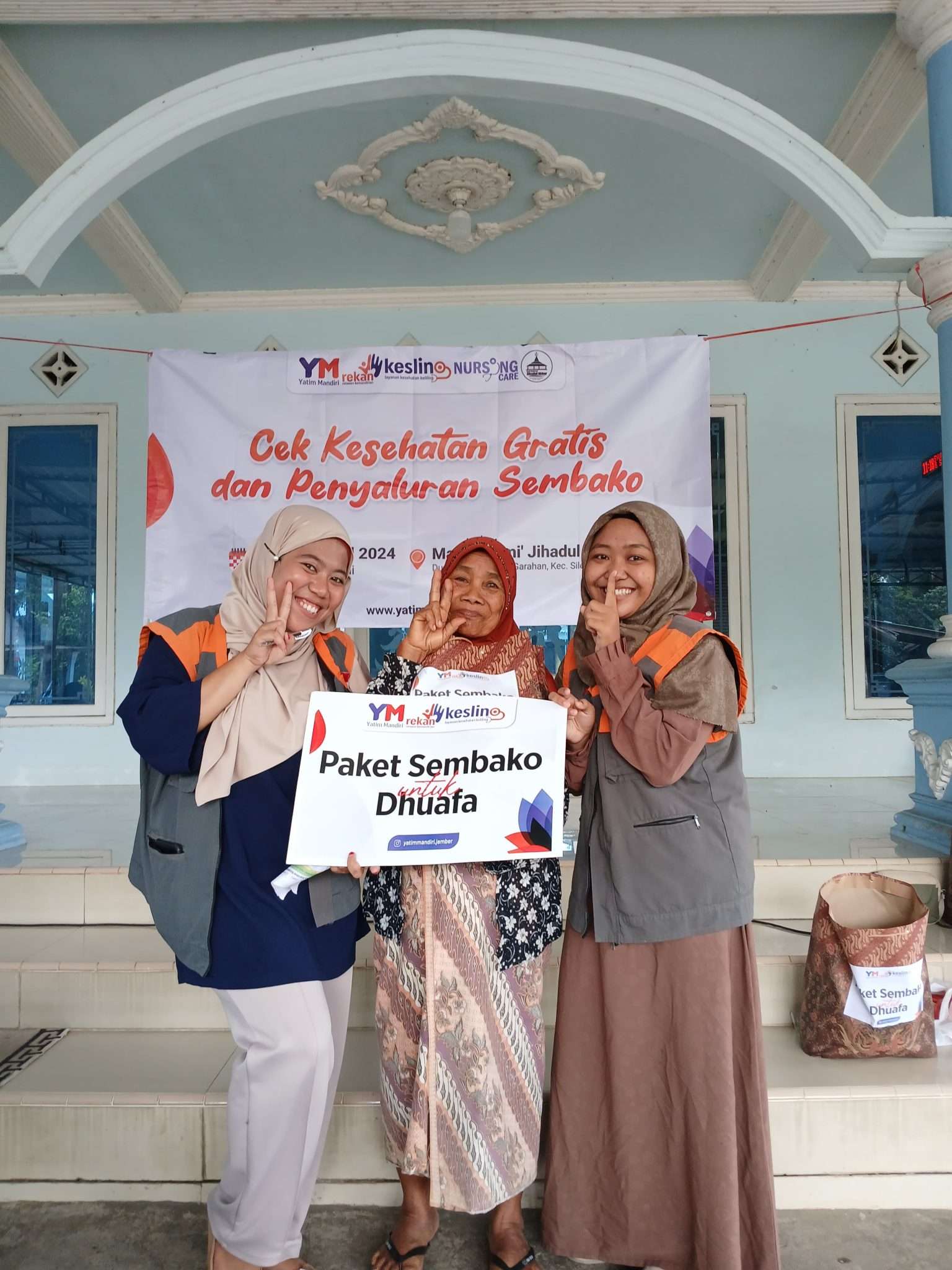 Cek Kesehatan Gratis dan Sembako untuk Dhuafa Jember