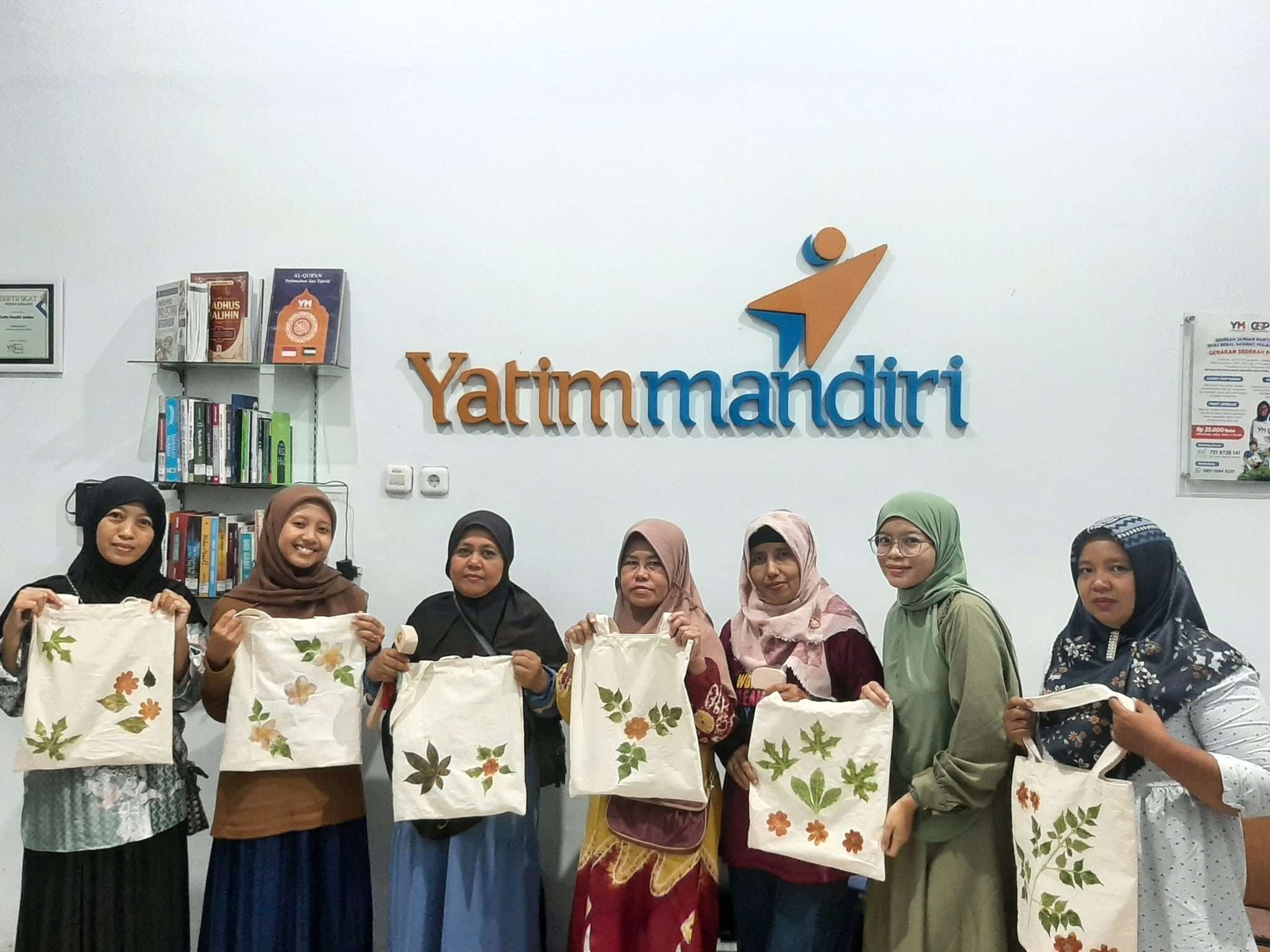 Pelatihan Batik EcoPrint untuk Berdayakan Bunda BISA Jember