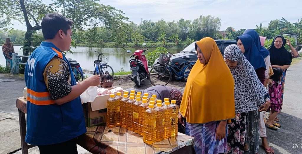 Bazar Sembako Murah, Ringankan Beban Dhuafa Lamongan
