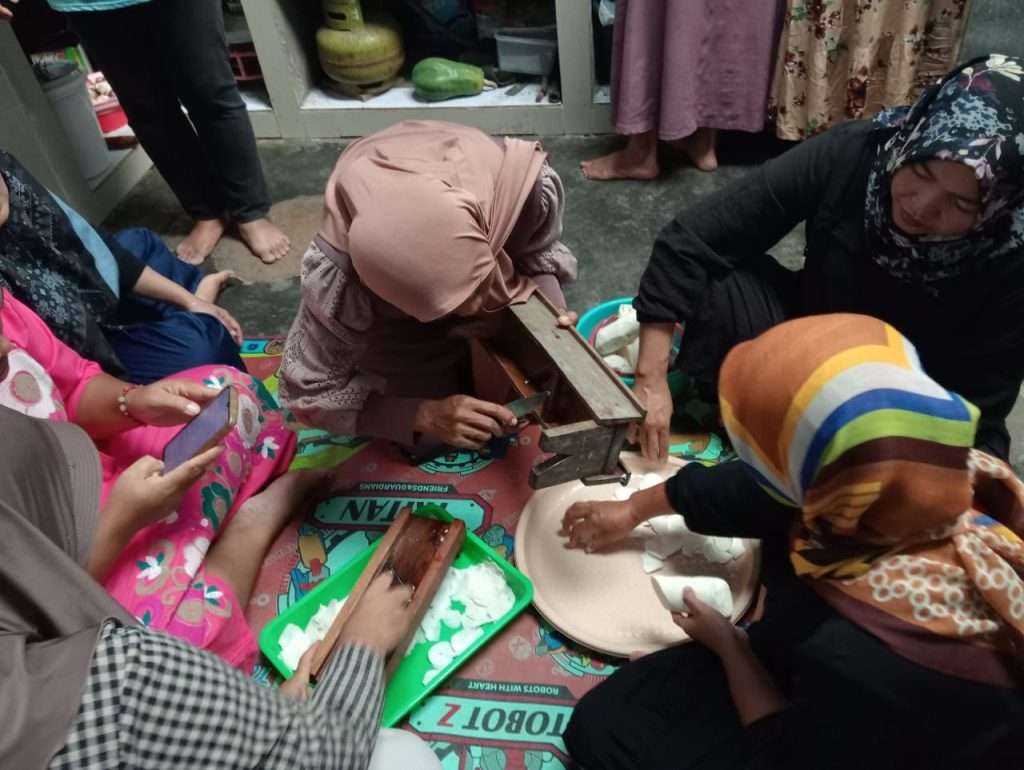 Bunda BISA Turen: Berdaya Lewat Olahan Singkong dan Talas