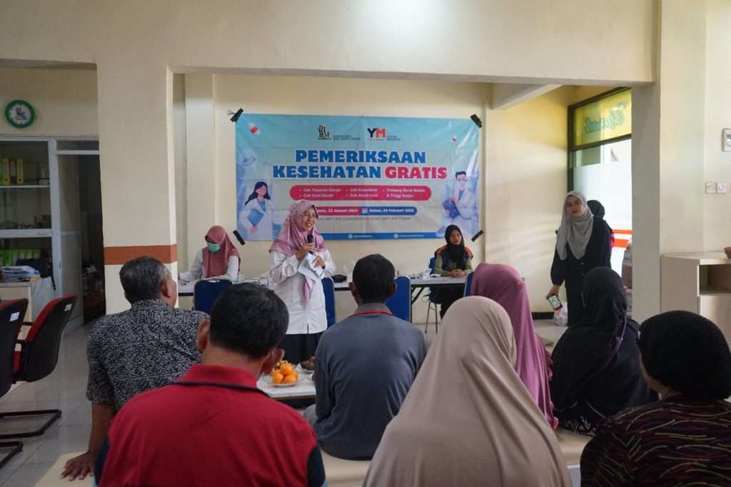Gelar Cek Kesehatan Gratis dan Sembako untuk Dhuafa Tuban