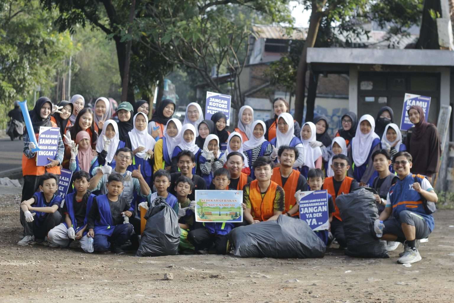 Gelar Tarhib Ramadhan dan Aksi Pungut Sampah di Bandung