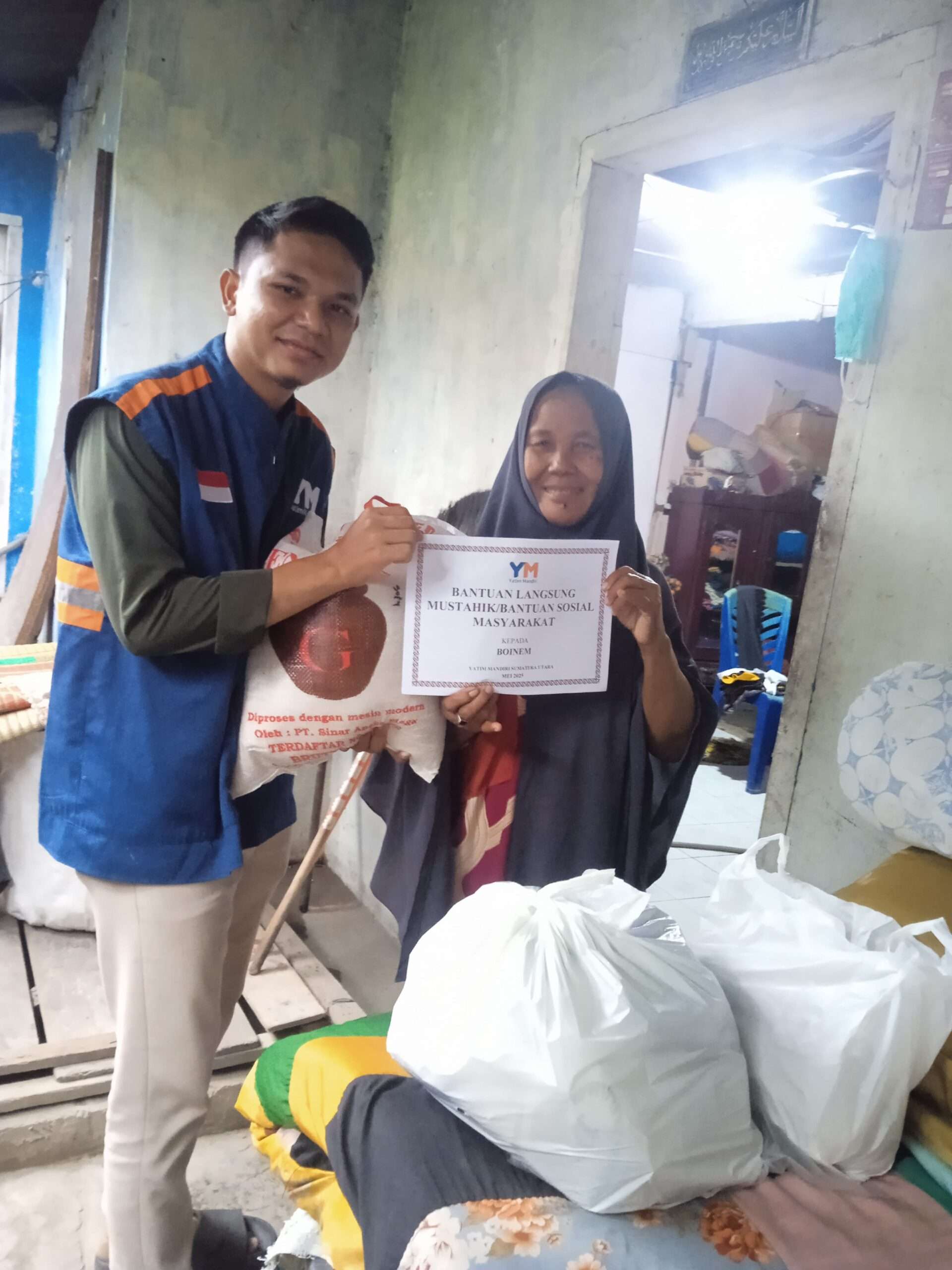 Yatim Mandiri Medan Salurkan Bantuan untuk Nenek Boinem, Lansia Dhuafa di Deli Serdang - Yatim ...